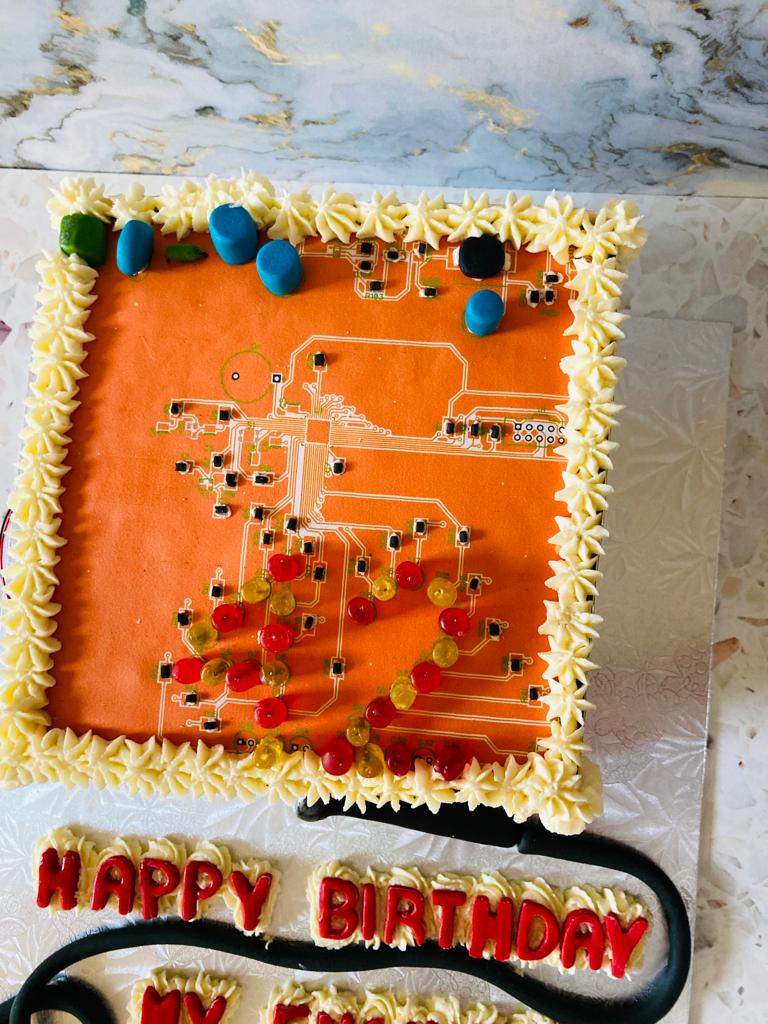 Electronics themed cake – Cake & T