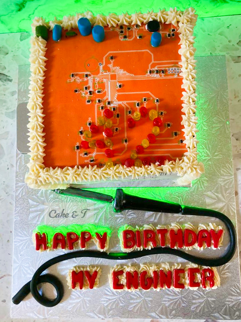 Electronics themed cake – Cake & T